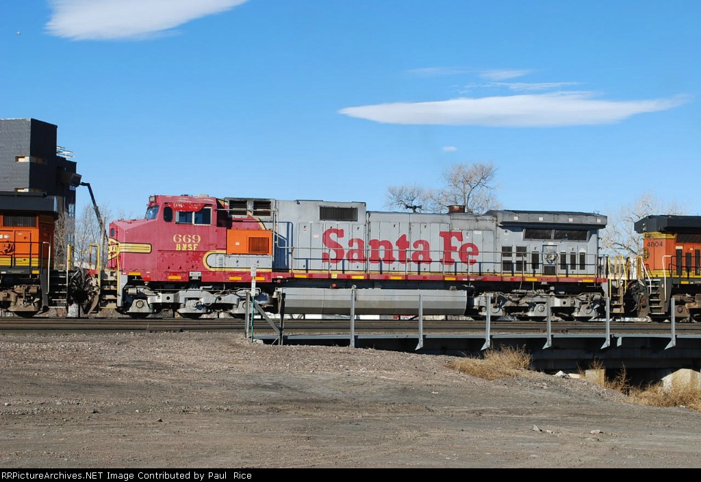 BNSF 669